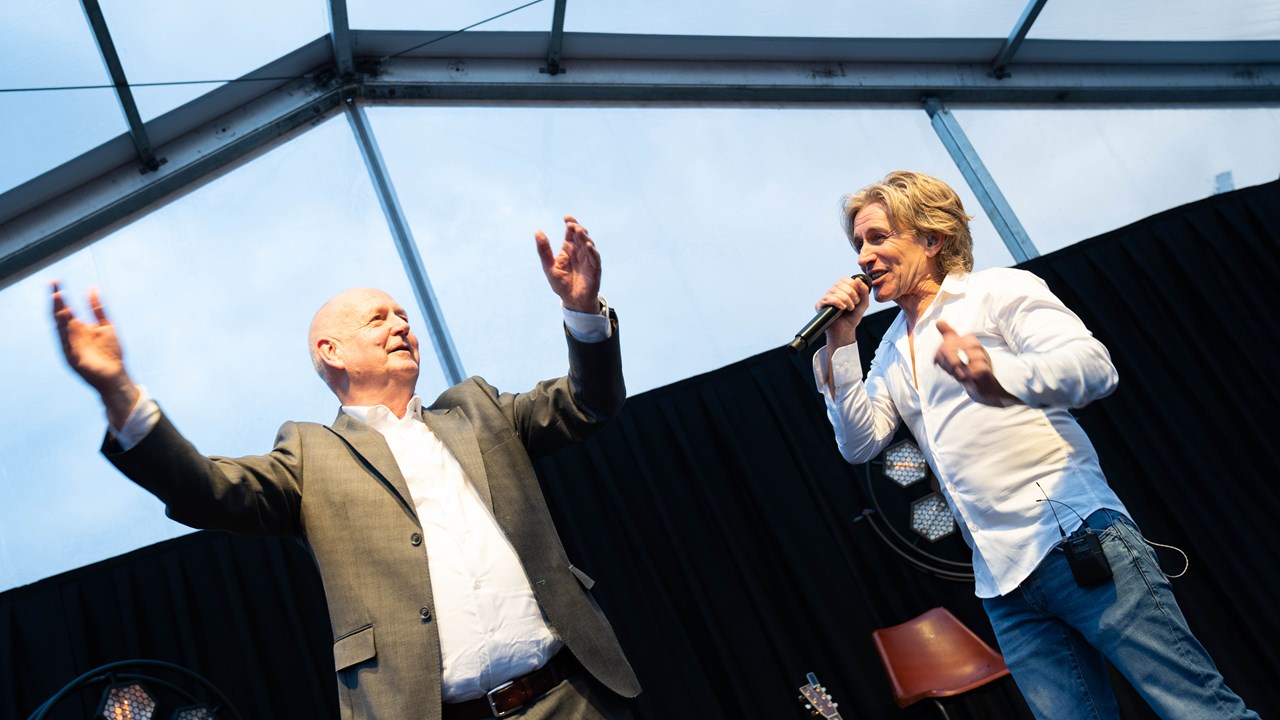 Ruim 4 decennia spoorgeschiedenis: Carel Robbeson neemt afscheid ...